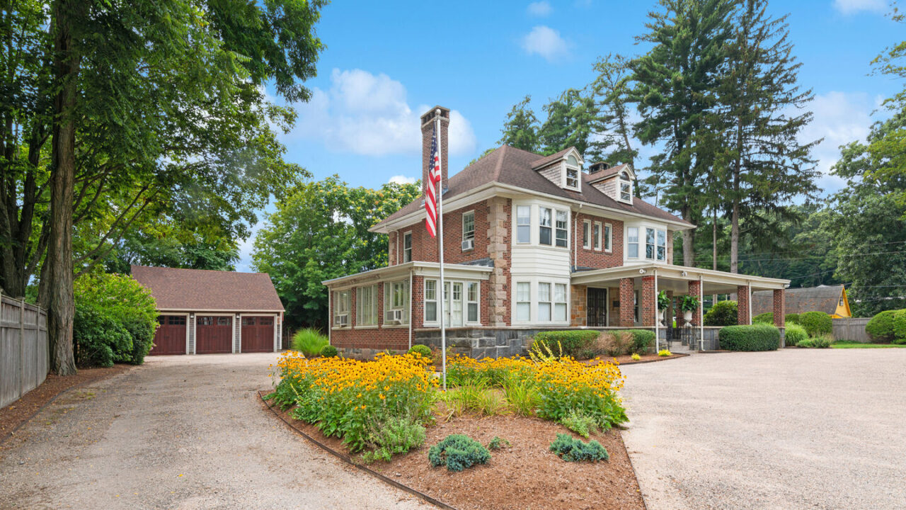 Robinson, Wright & Weymer Funeral Home - Experience Essex, CT